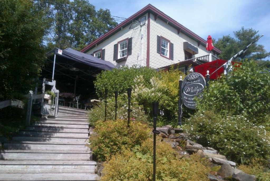 Snack et Bar Milly’s | Bar in Mont-Tremblant